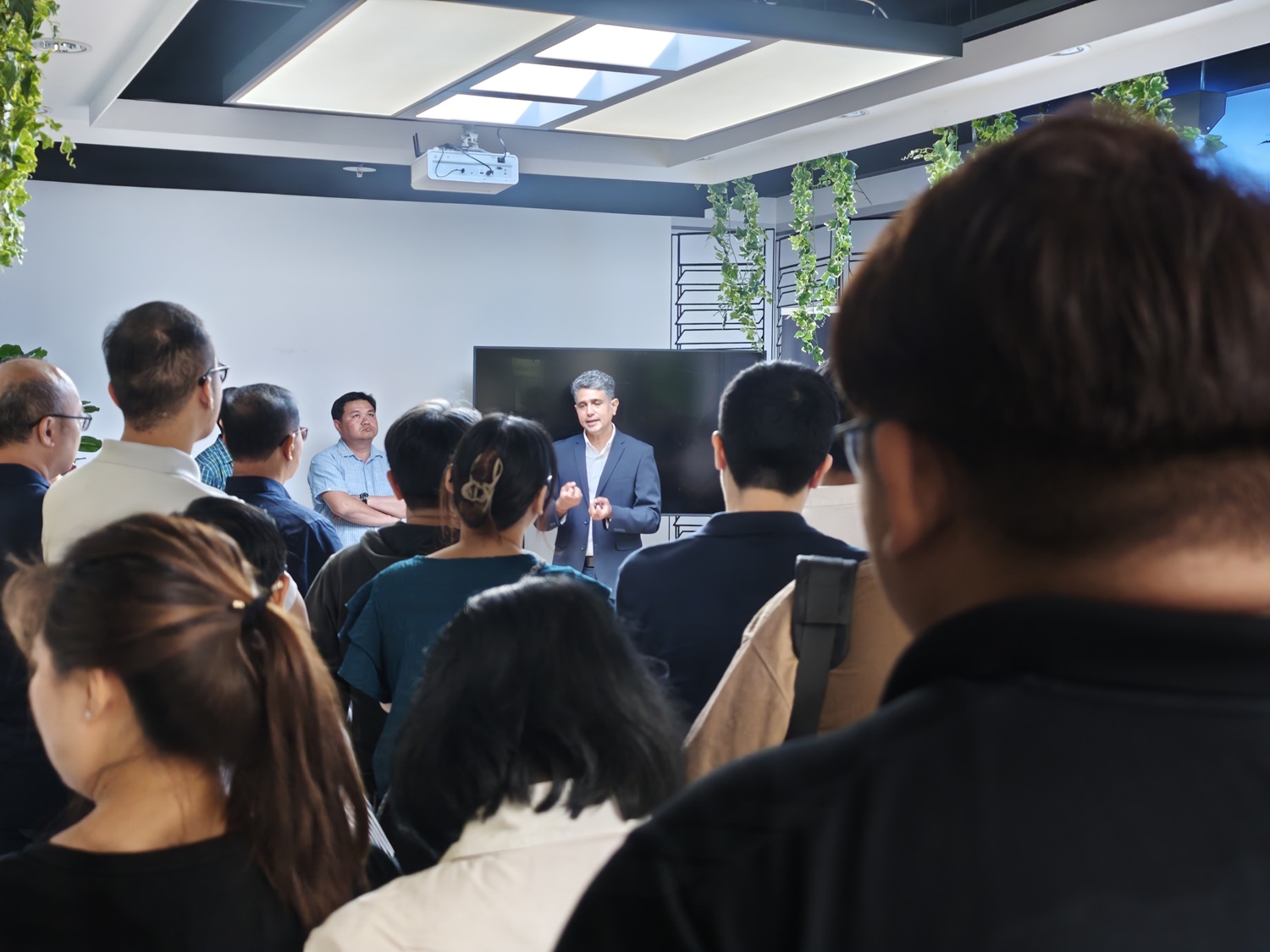 Leveraging Ultra-Efficient Lighting for Sustainability - Singapore ...